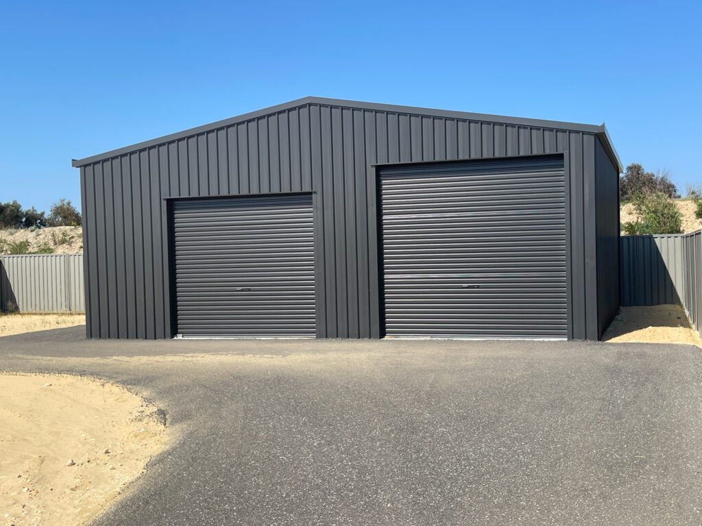 Ranbuild Super Garage & Small Pool - Ranbuild